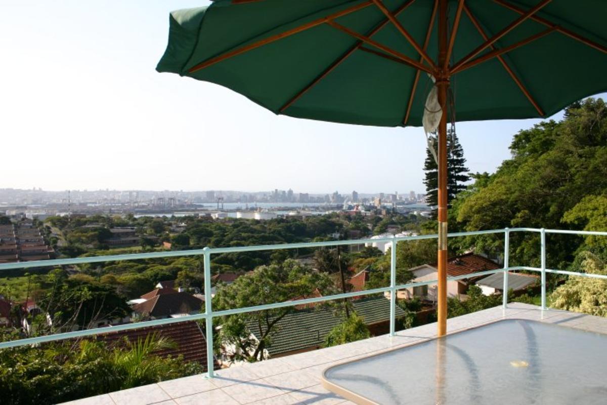 Silver Tides Seaside Accommodation in Bluff - BEST Getaways - South ...