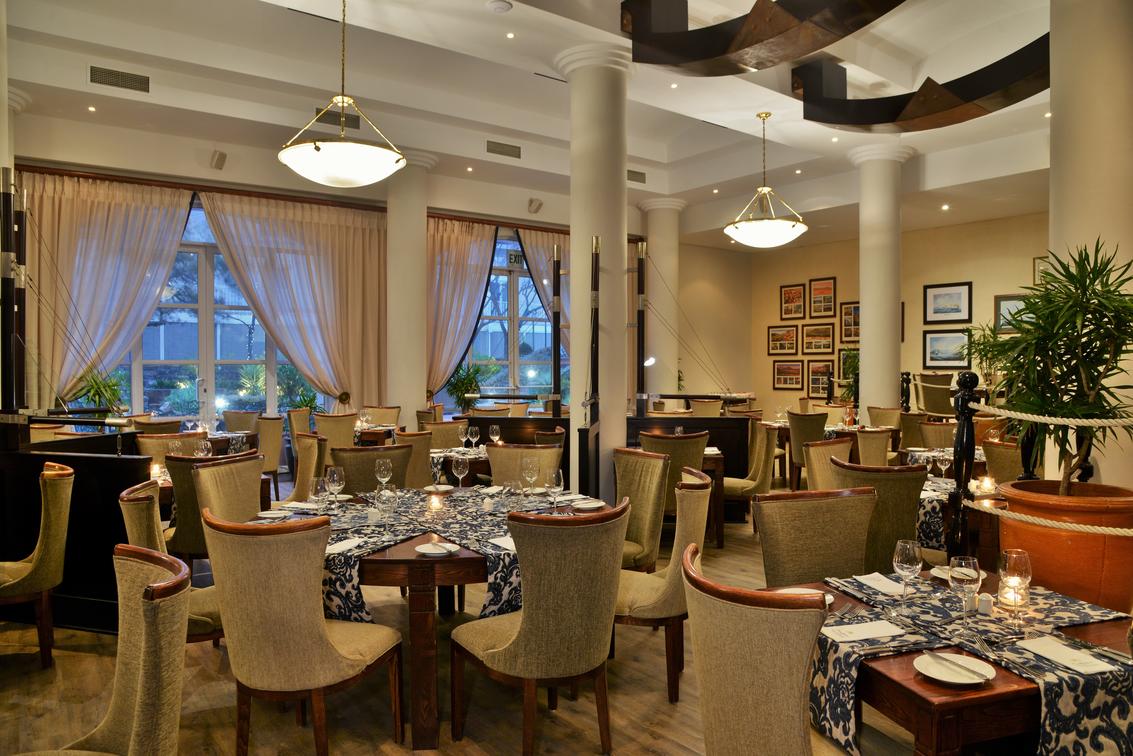 Commodore Hotel - Enjoy