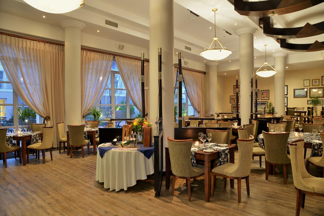 Commodore Hotel - Enjoy