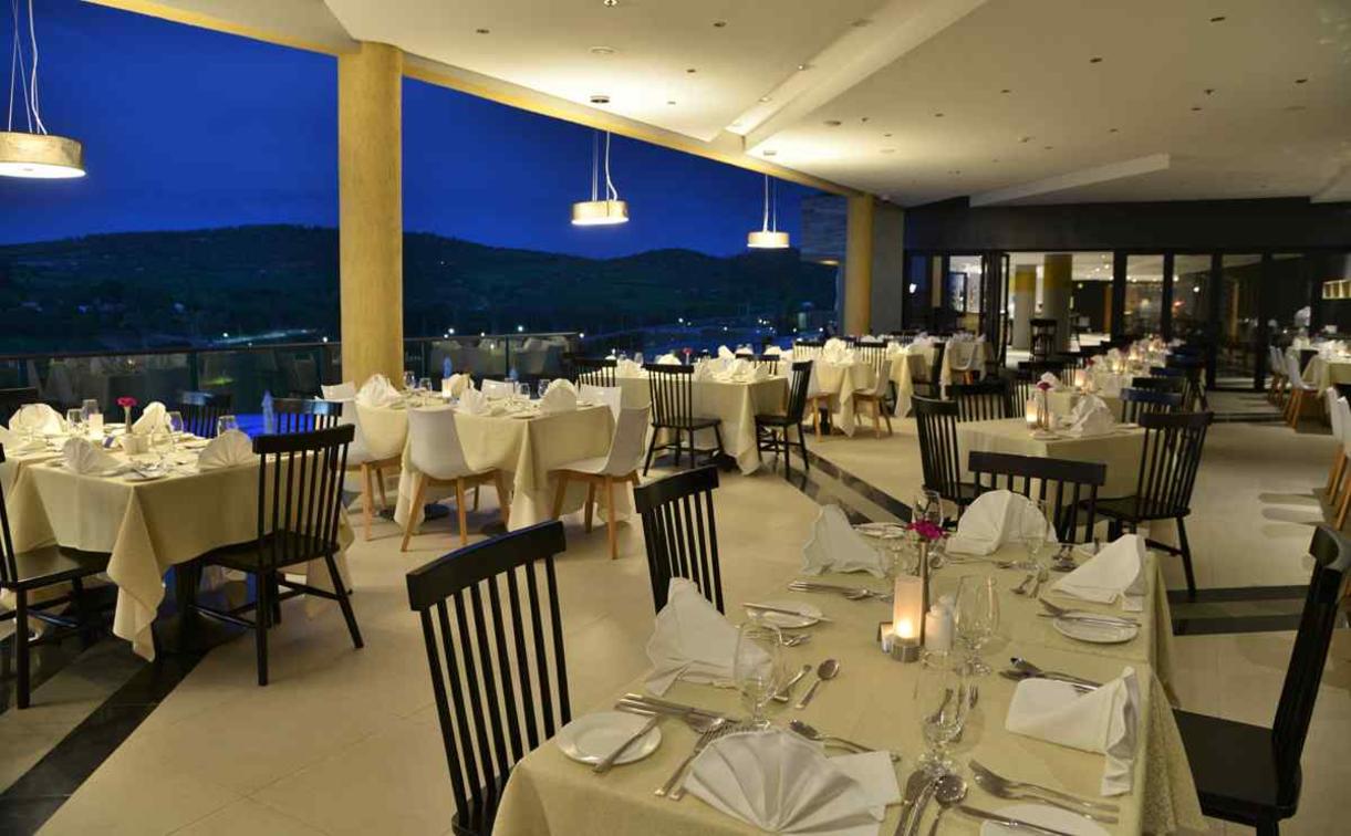 Mantis EPIC Hotel & Suites - Gallery