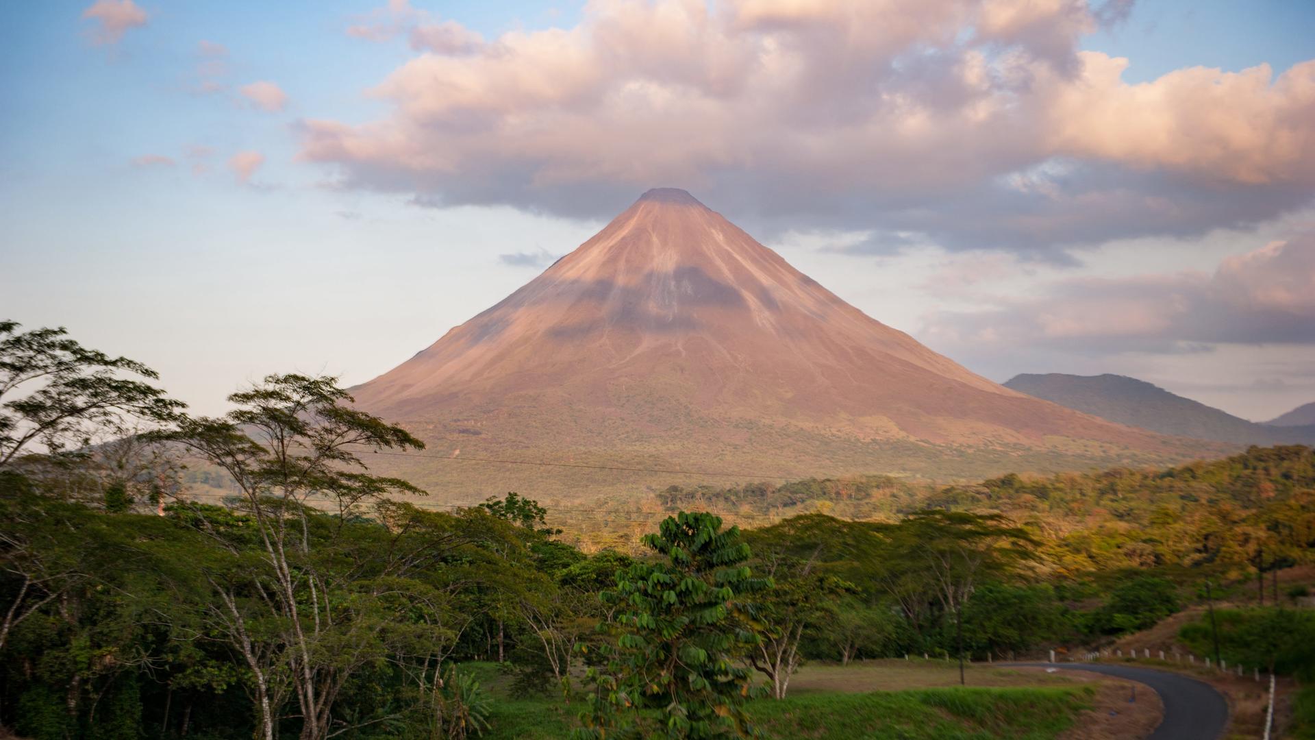 Quercus Travel Arenal Volcano Guided Hike. Enjoy spectacular views of ...